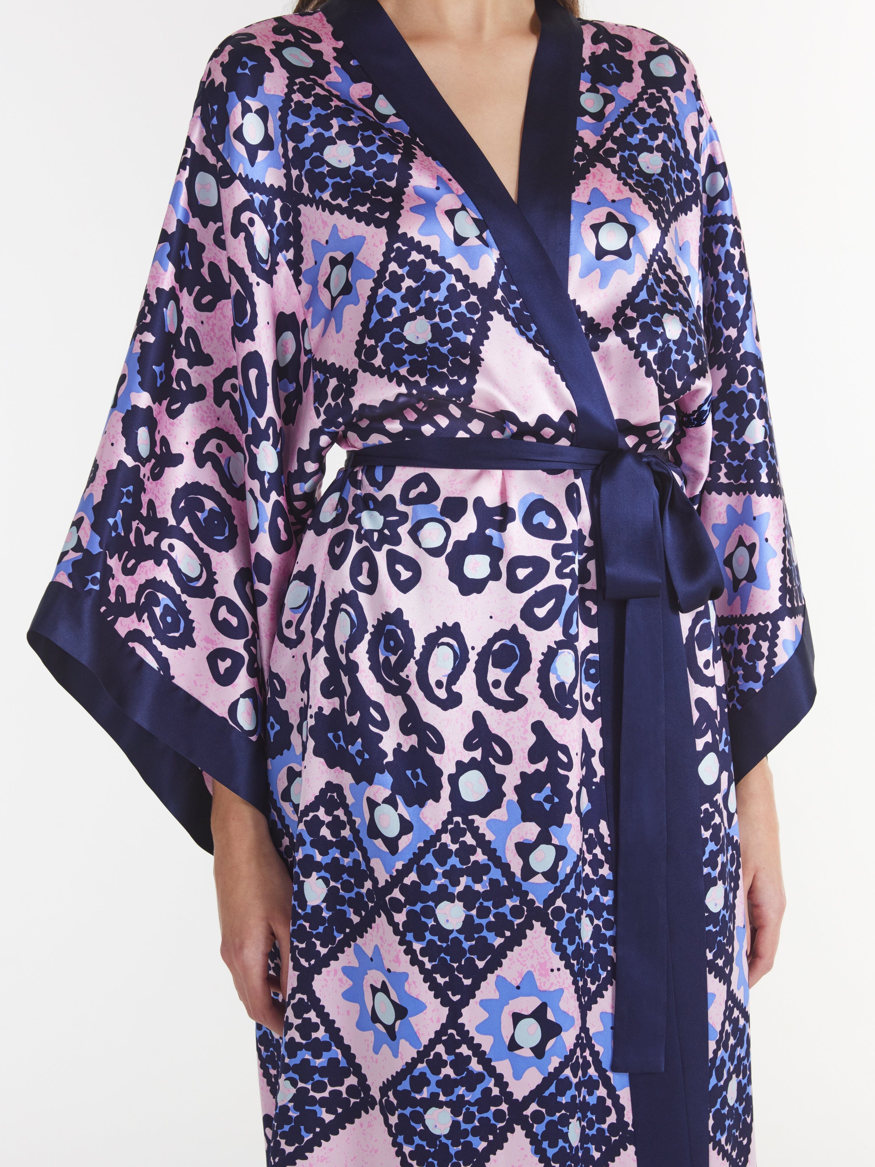 Silk Kimono Robe in Quartz Batik – SALONI